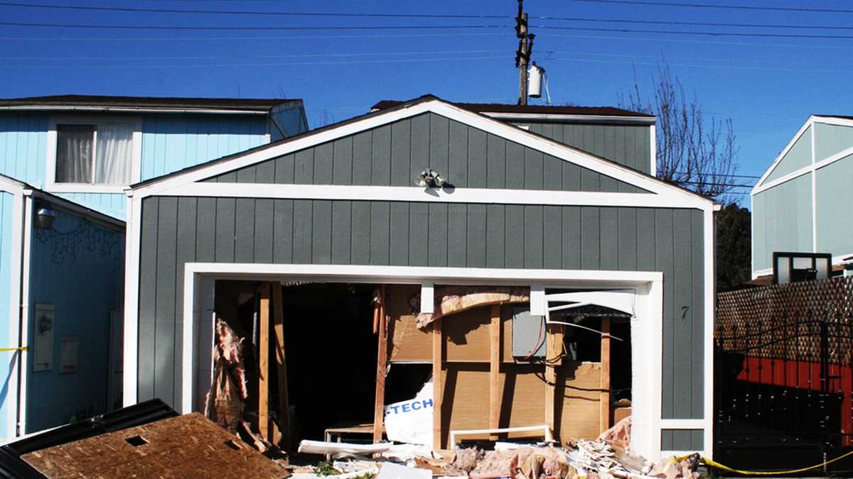 5 signs you are living next to a marijuana-growing house