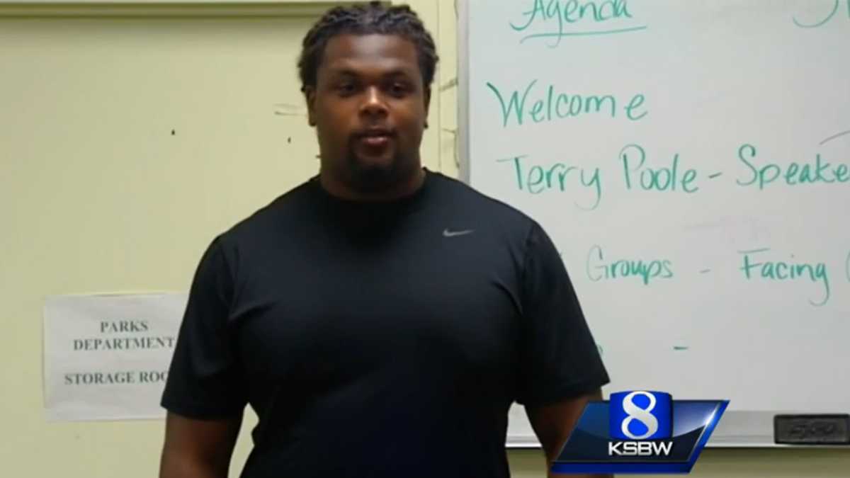 Seaside football star talks to at-risk youth