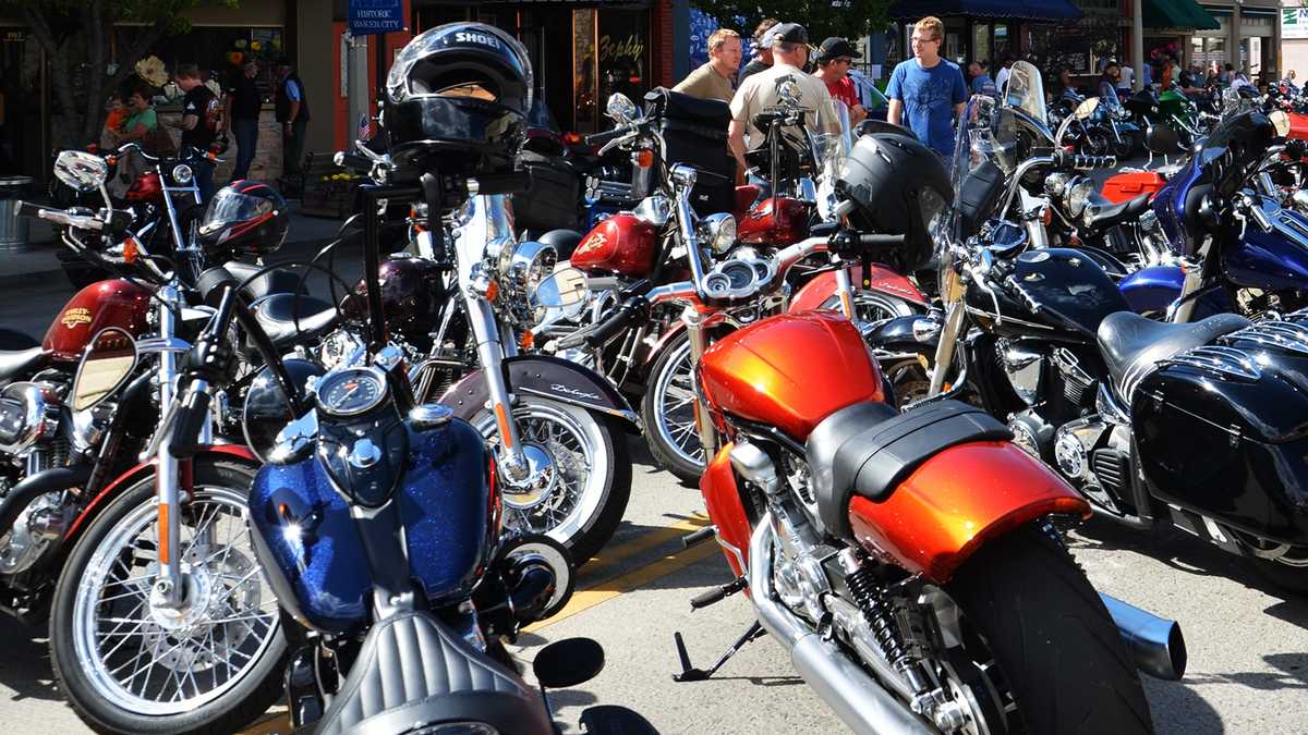 Downtown Hollister revving up for 2015 motorcycle rally