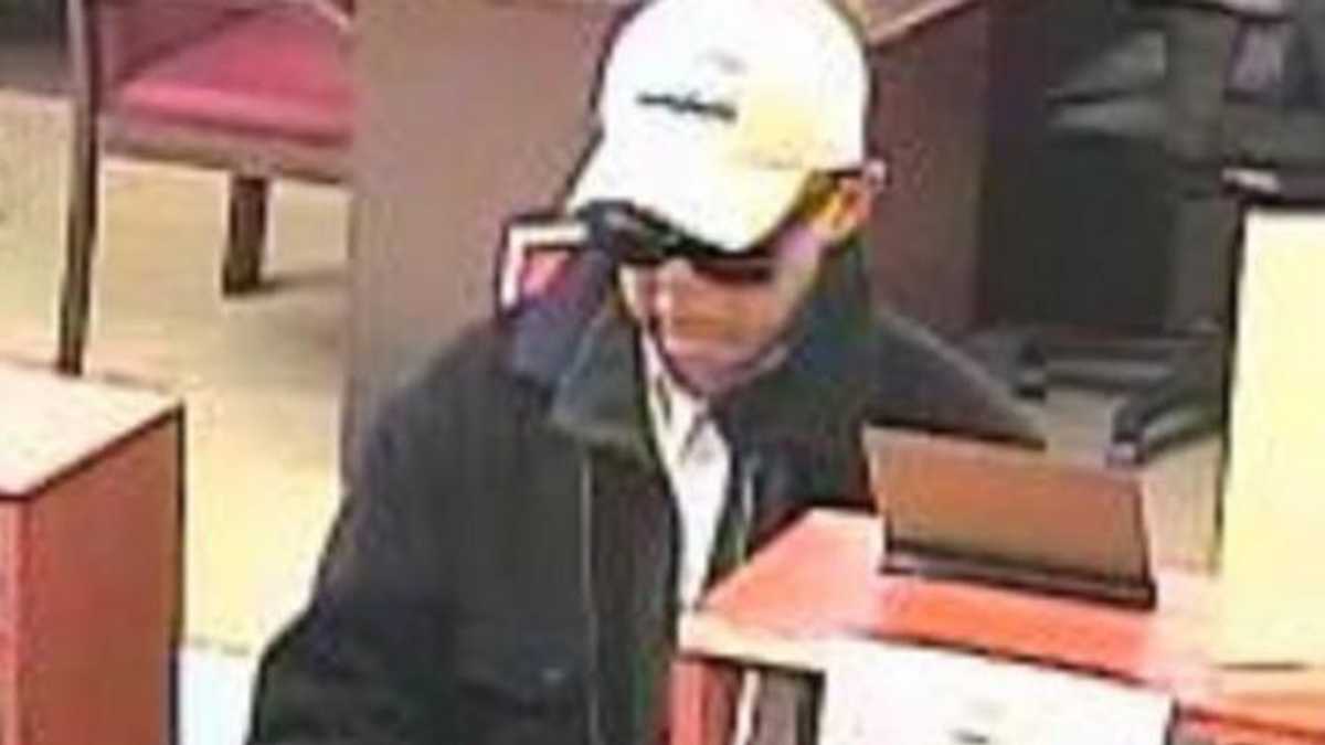 SURVEILLANCE PHOTOS: Central Coast bank robbers wanted by FBI
