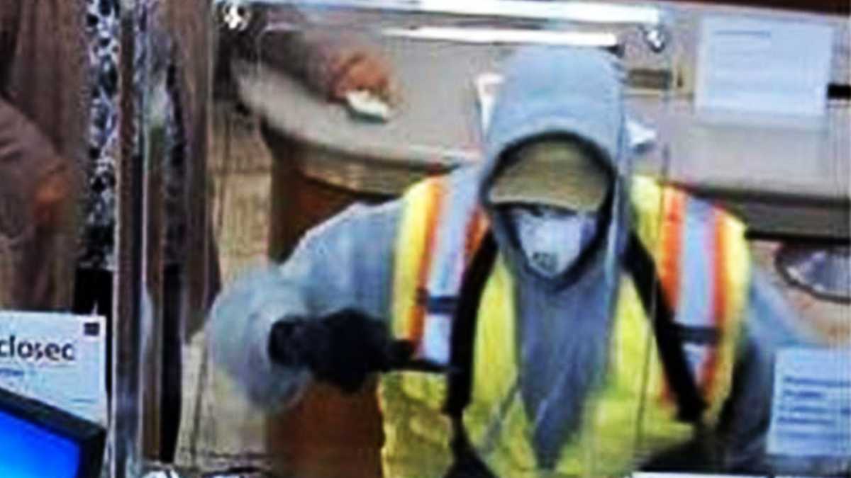 SURVEILLANCE PHOTOS: Central Coast bank robbers wanted by FBI