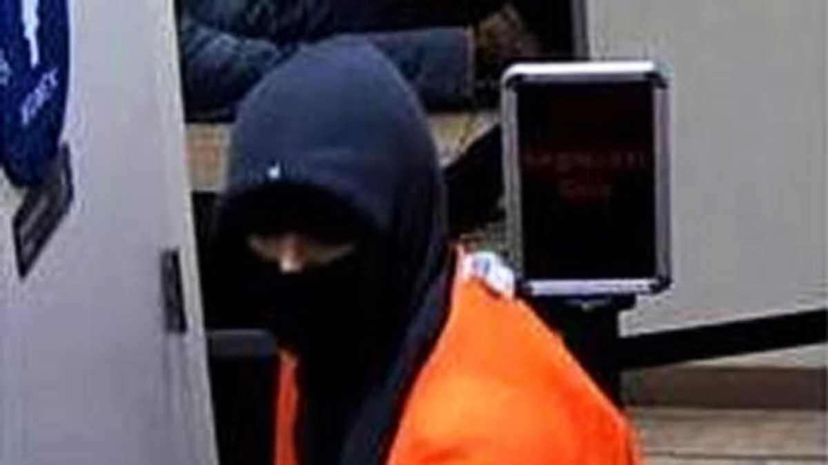 SURVEILLANCE PHOTOS: Central Coast bank robbers wanted by FBI