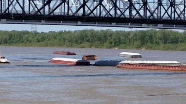 Loose barges prompt Mississippi River closure