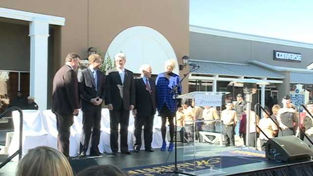 Outlets of Mississippi opens in Pearl