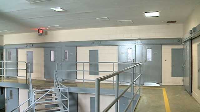 Sheriff gives tour of detention center