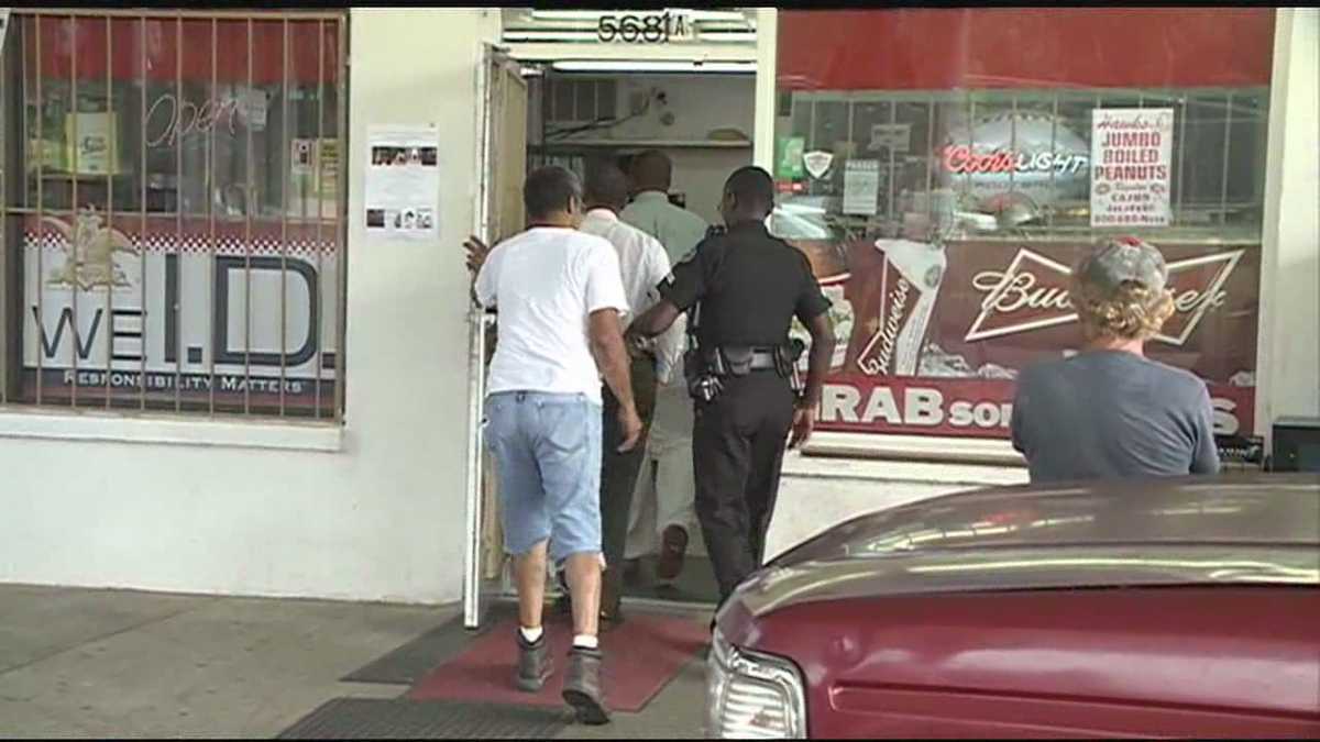 Rooftop burglar sought by police