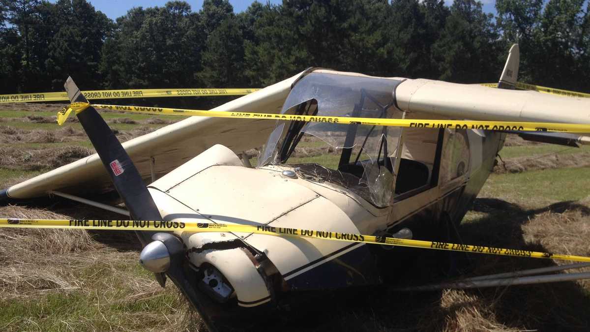 Three people injured in small plane crash
