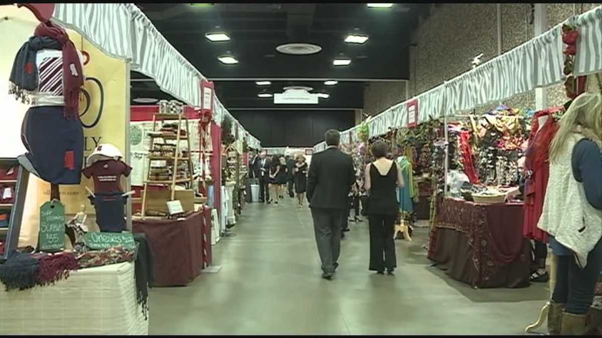 Holiday shopping kicks off at Mistletoe Marketplace