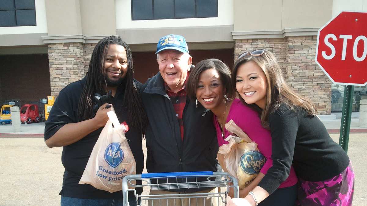 16 WAPT News Team collects turkeys for Turkey Drive 16