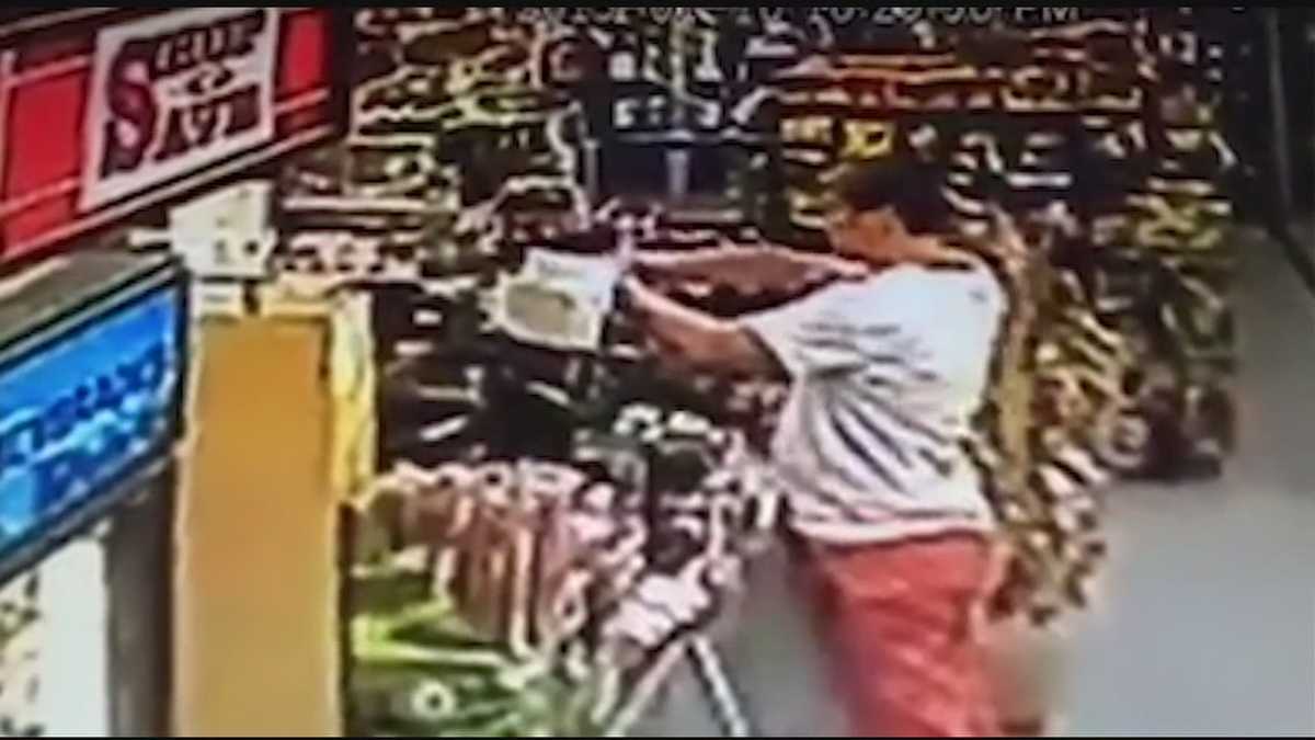 Surveillance video captures convenience store holdup