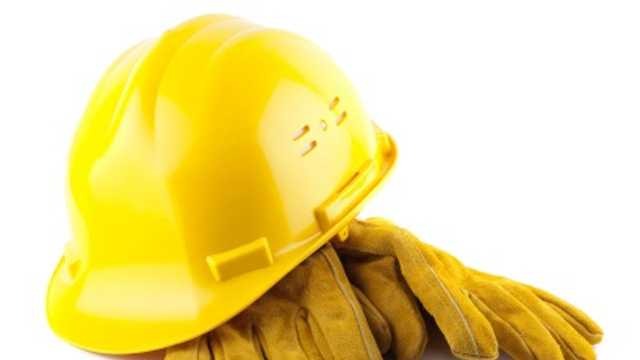 Backhoe hits gas line in Pearl