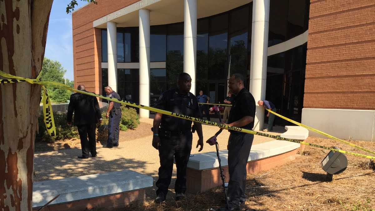 1 killed, 1 arrested in courthouse shooting