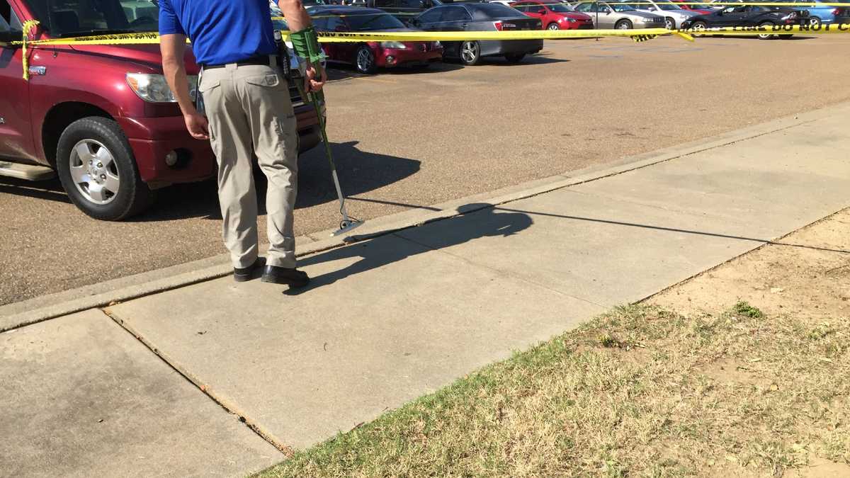 1 killed, 1 arrested in courthouse shooting