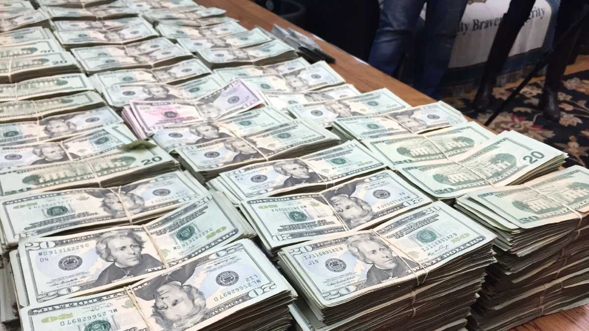 $1 million seized in traffic stop