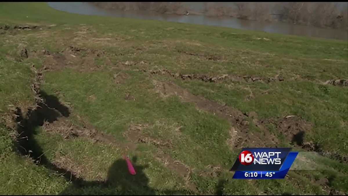 Mississippi River levee repairs underway near Greenville