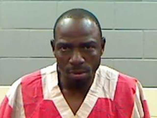 Police chase ends in crash into Flowood lake Police chase ends in crash into Flowood lake