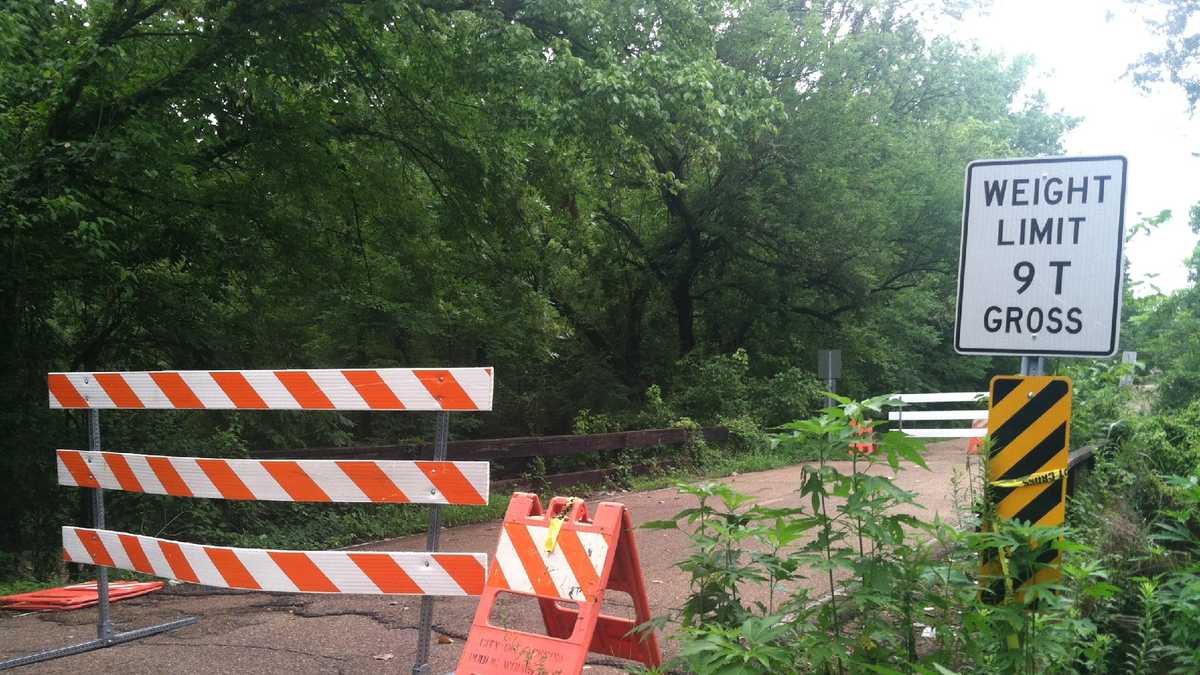 Hole closes Jackson bridge