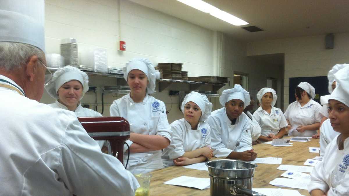 Chefs teach Md. culinary students tricks of the trade