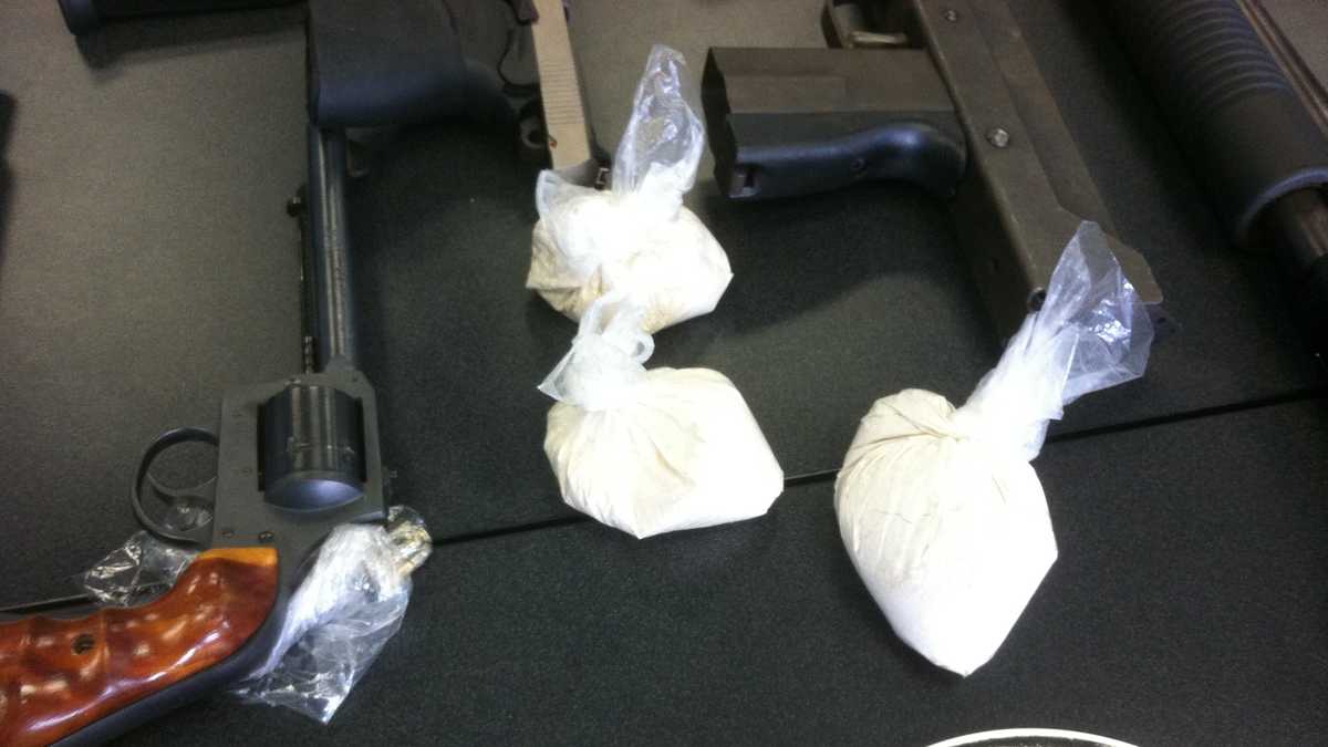Baltimore police find heroin, cash in massive drug bust Baltimore police find heroin, cash in massive drug bust