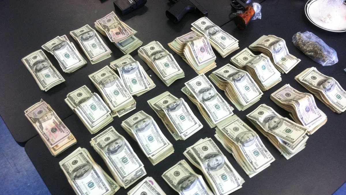 Baltimore police find heroin, cash in massive drug bust Baltimore police find heroin, cash in massive drug bust