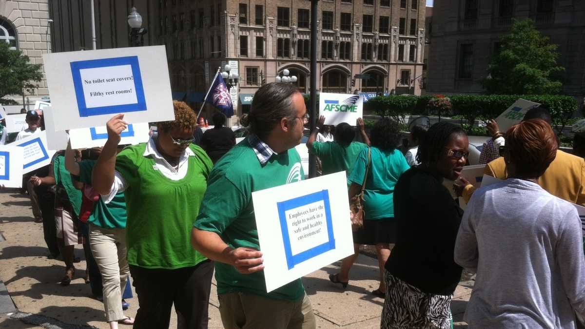 Rats! Workers protest unsanitary conditions