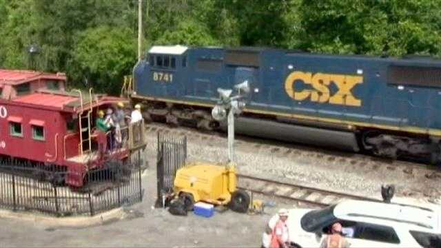 CSX tests train tracks after derailment