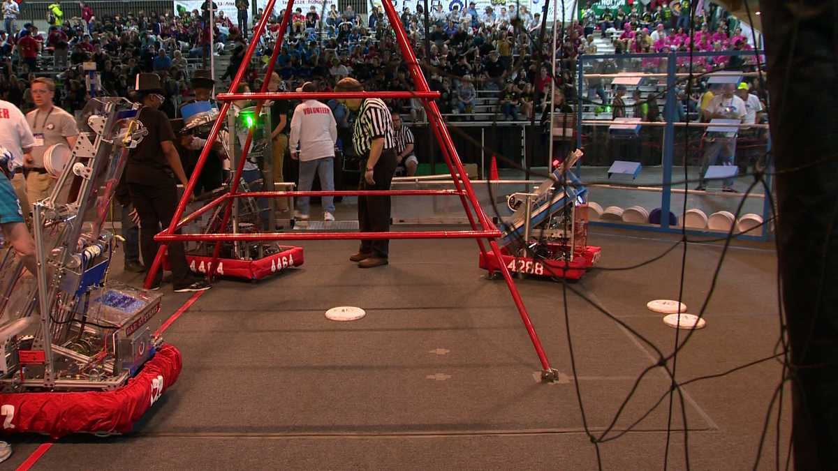 In Photos: Robotic Frisbee competition gets fierce