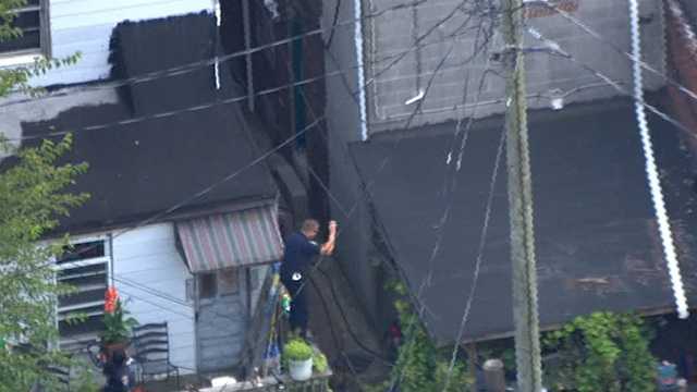 SkyTeam 11 captures Baltimore rooftop arrest