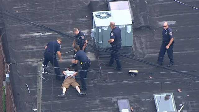 SkyTeam 11 captures Baltimore rooftop arrest
