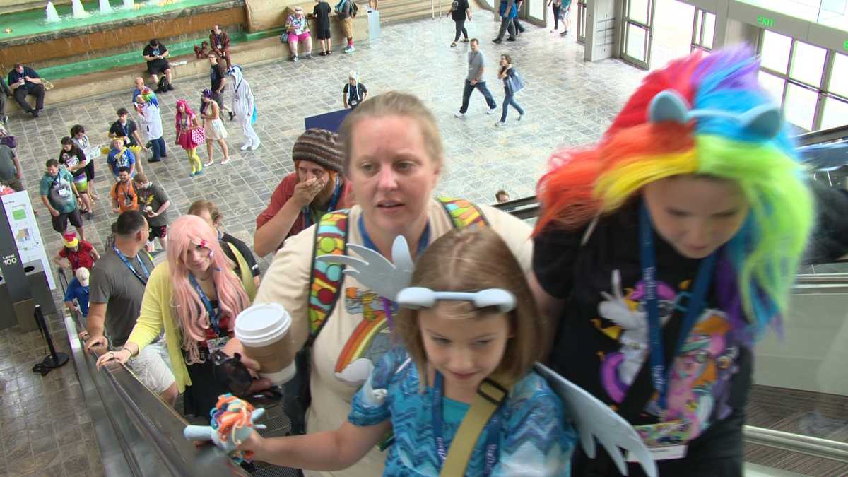Bronycon 2014: 'My Little Pony' fans unite
