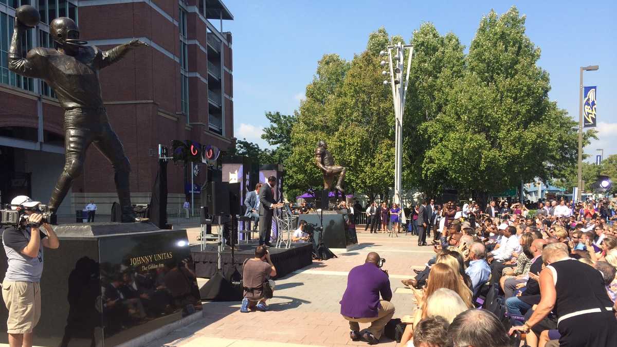 Images: Ray Lewis Statue unveiled