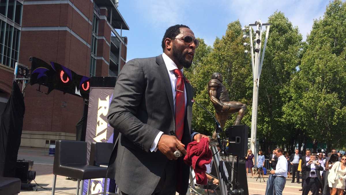 Images: Ray Lewis Statue unveiled