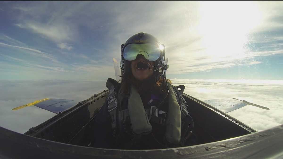 Jennifer Franciotti flies with Blue Angels