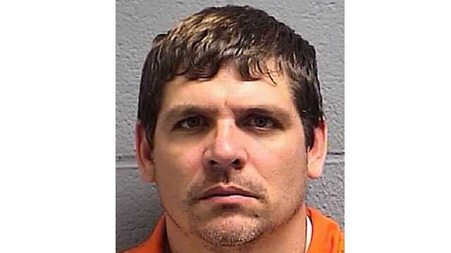 Authorities look for convicted sex offender