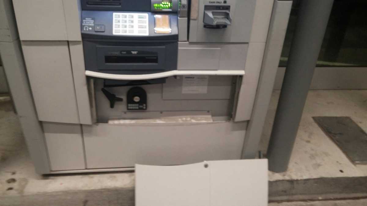 Images: Man uses ax to try to bust open ATM