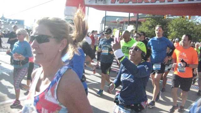 Photos: 2016 Baltimore Half Marathon start (Wave 3)