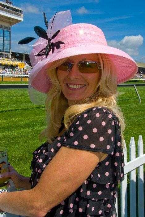 Images: Preakness Hats 2011