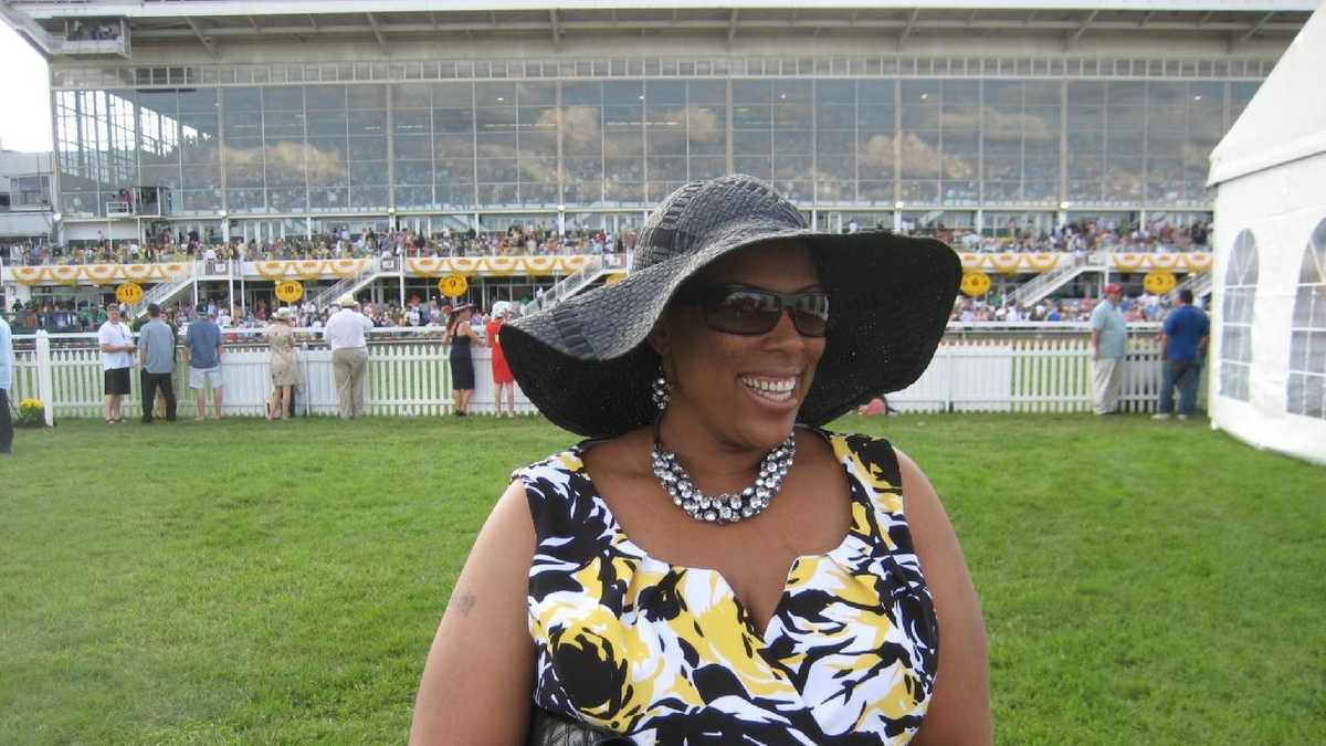 Images: Preakness Hats 2011