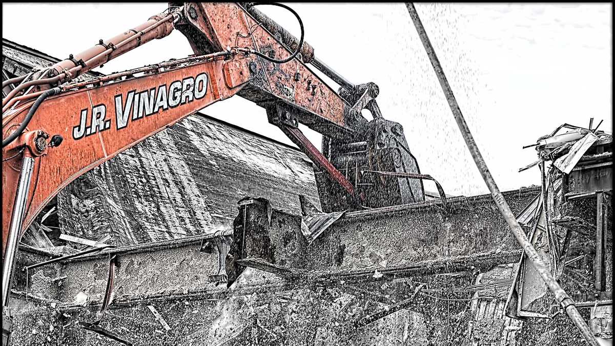 Landmark demolition: Turning ruin into art
