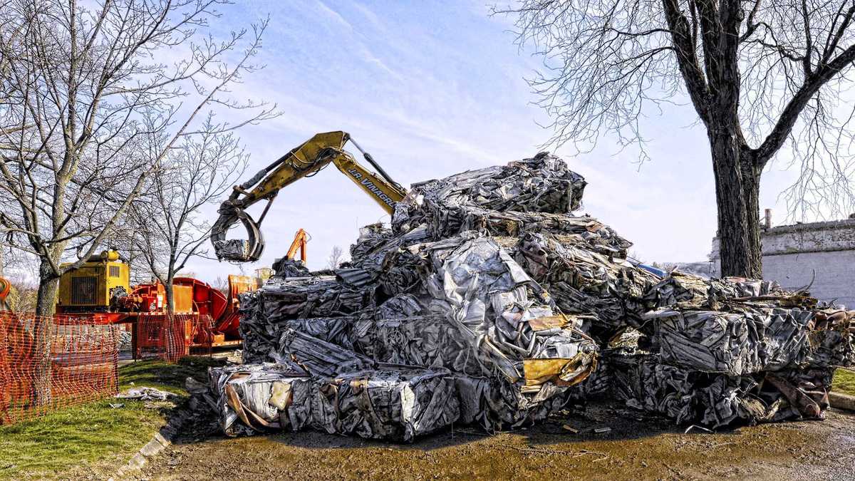 Landmark demolition: Turning ruin into art