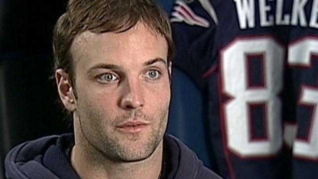 Patriots wide receiver Welker has hair transplant