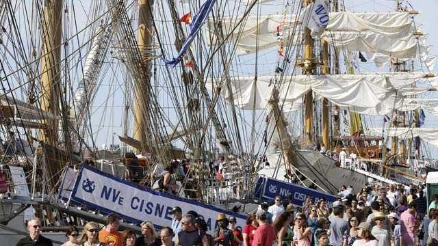 Hundreds of thousands visit Navy vessels, Tall Ships