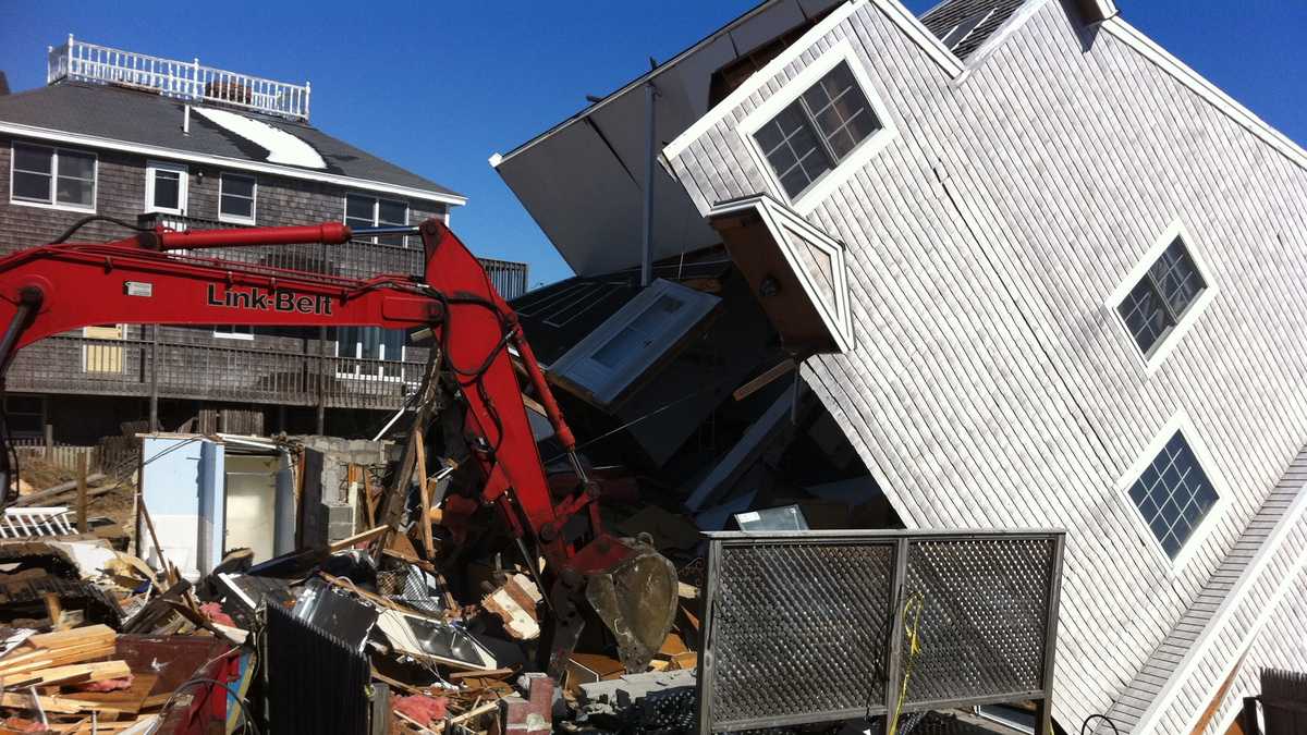 Second Plum Island house falls into ocean, others 'total losses'