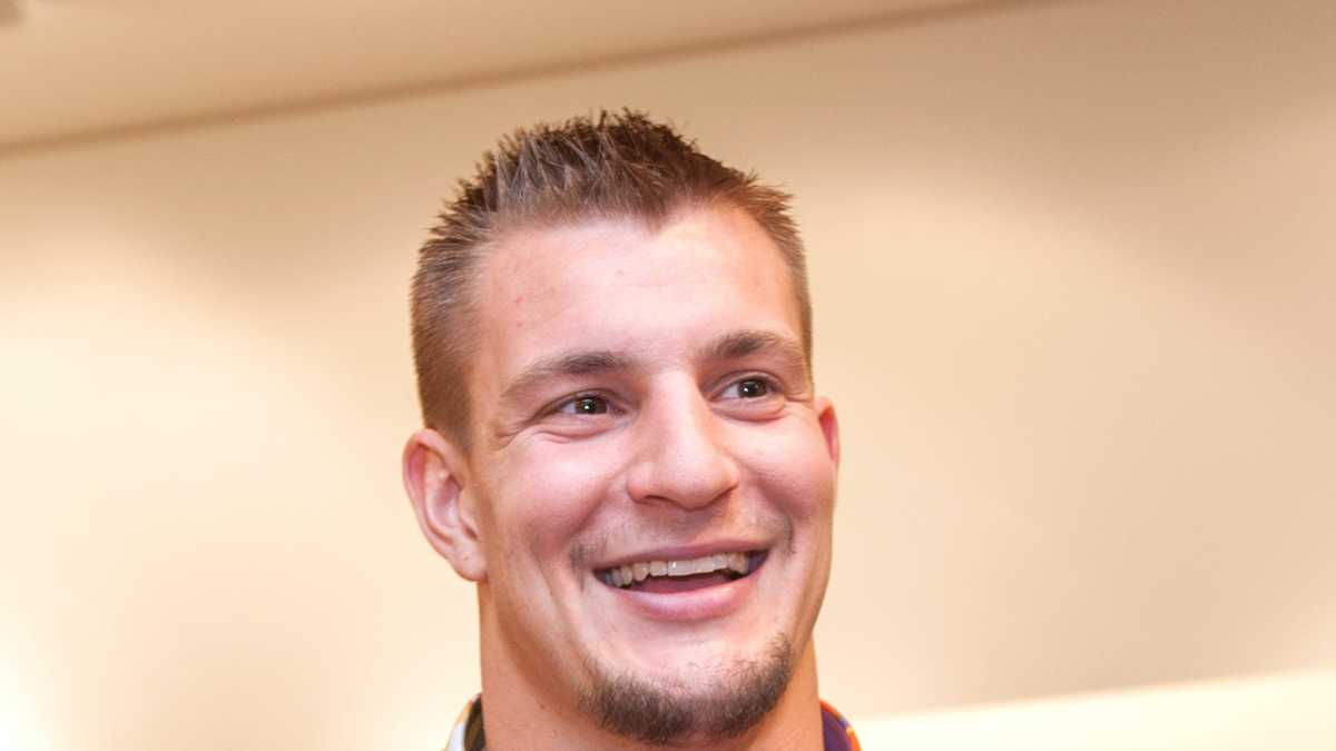 Photos: Patriots Rob Gronkowski models fasion