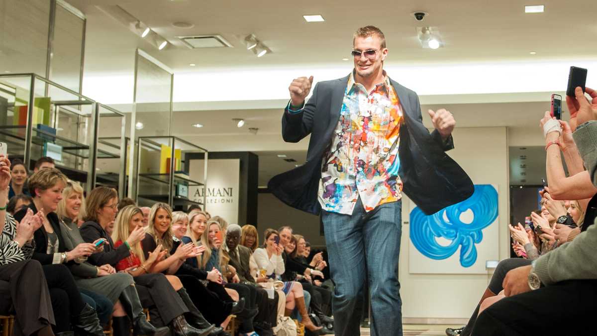 Photos: Patriots Rob Gronkowski models fasion