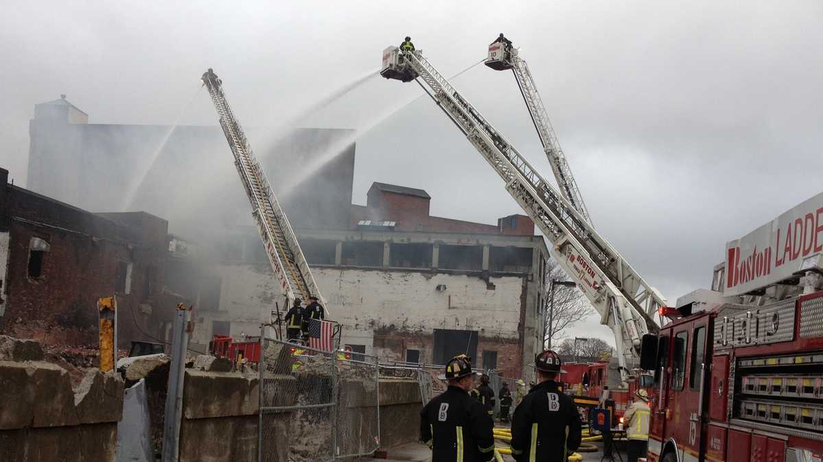 Boston firefighters battle Roxbury fire Boston firefighters battle Roxbury fire