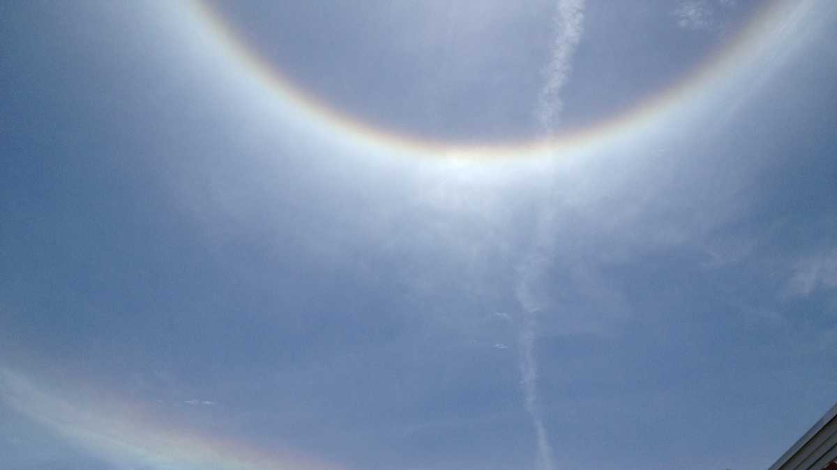 Rainbow around sun draws attention in Mass.