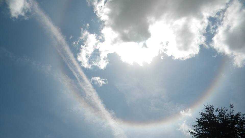 Rainbow around sun draws attention in Mass.