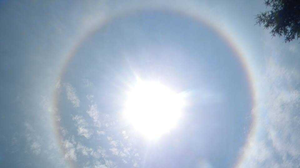 Rainbow around sun draws attention in Mass.