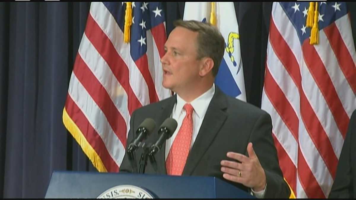 Murray will resign June 2 to take private sector job